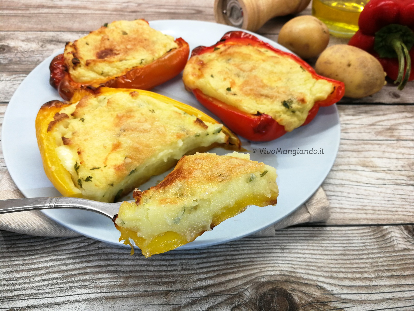 Peperoni ripieni di patate - Vivo Mangiando