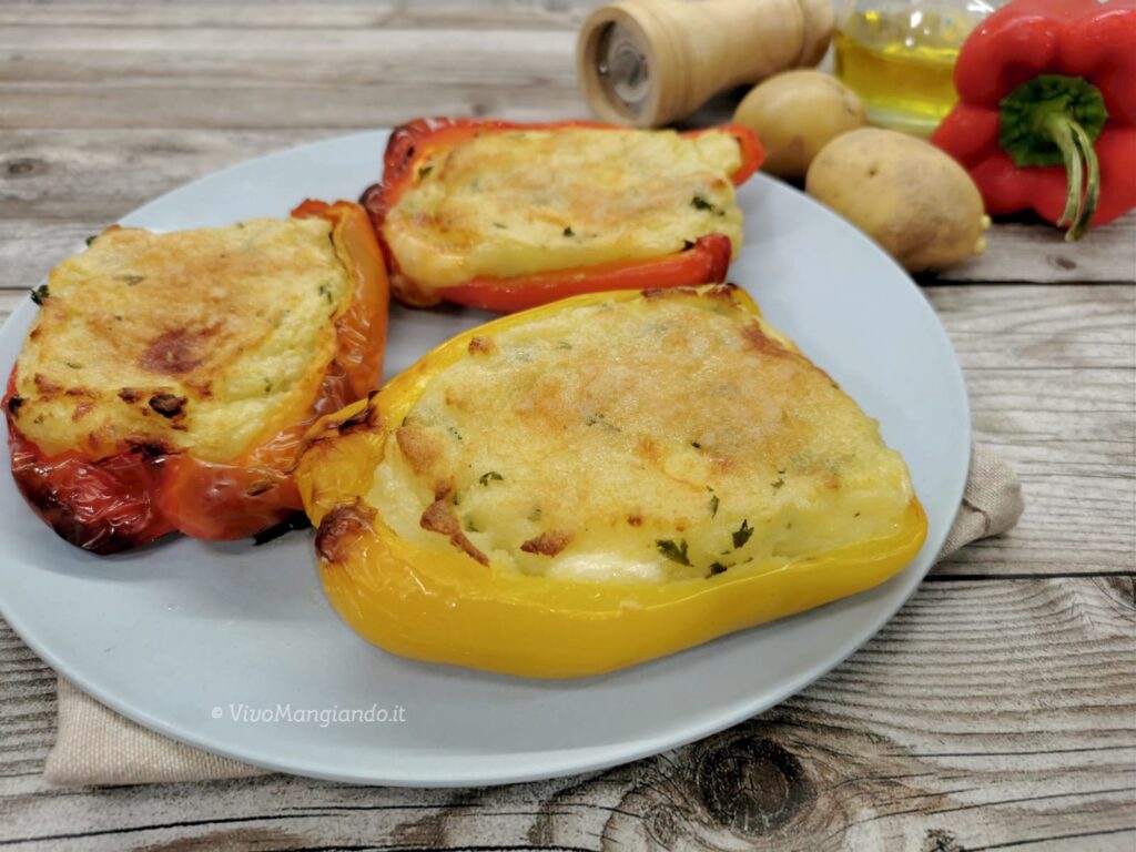 Peperoni ripieni di patate - Vivo Mangiando