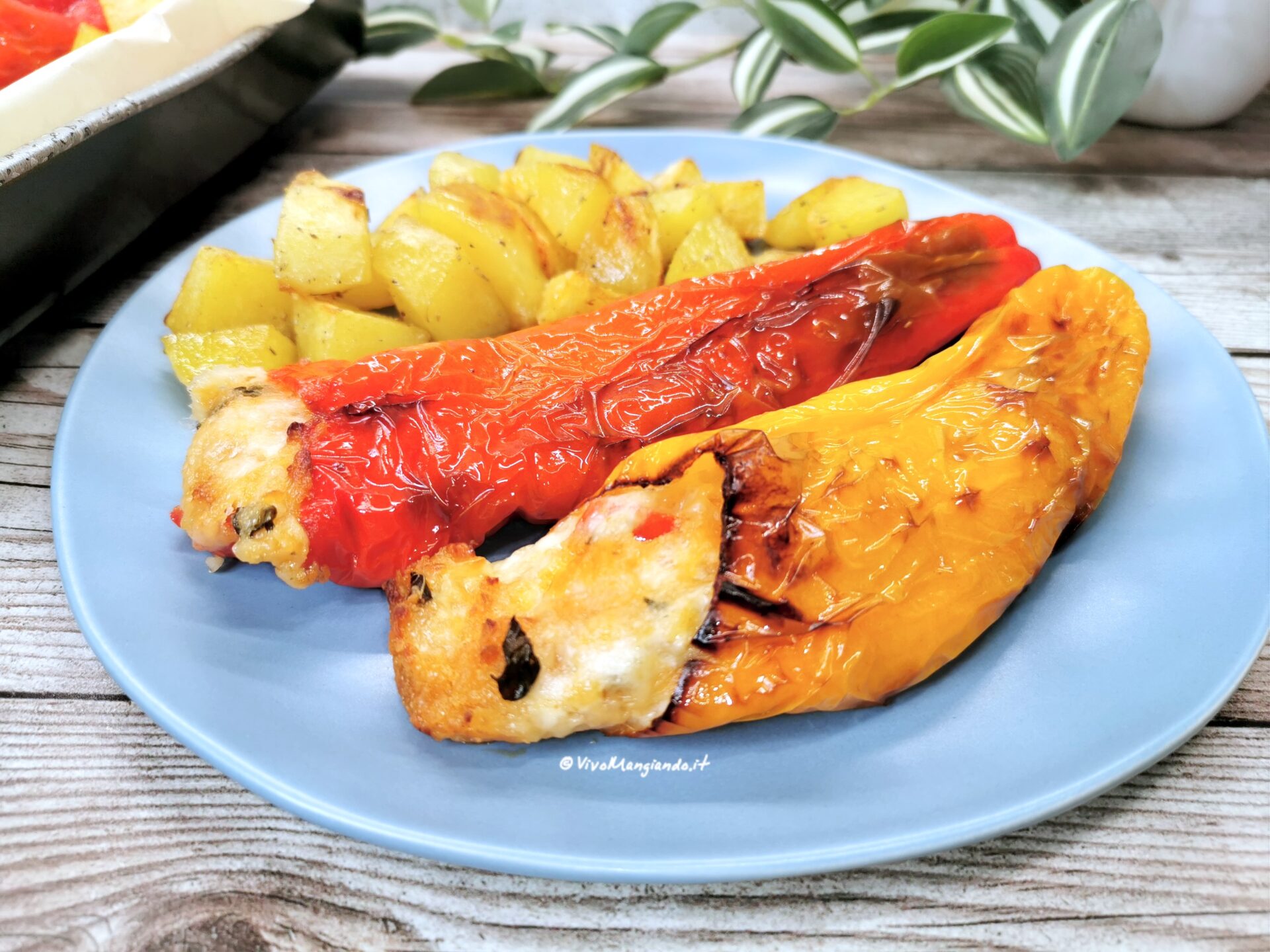 Peperoni cornetto ripieni al forno - Vivo Mangiando